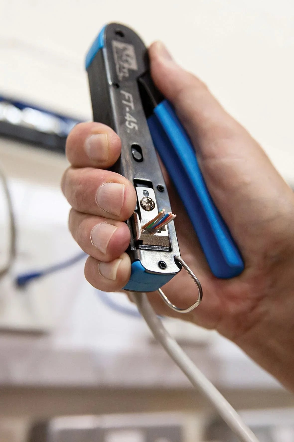 IDEAL INDUSTRIES Feed Through Modular Plug Crimp Tool. — LX2001 ...